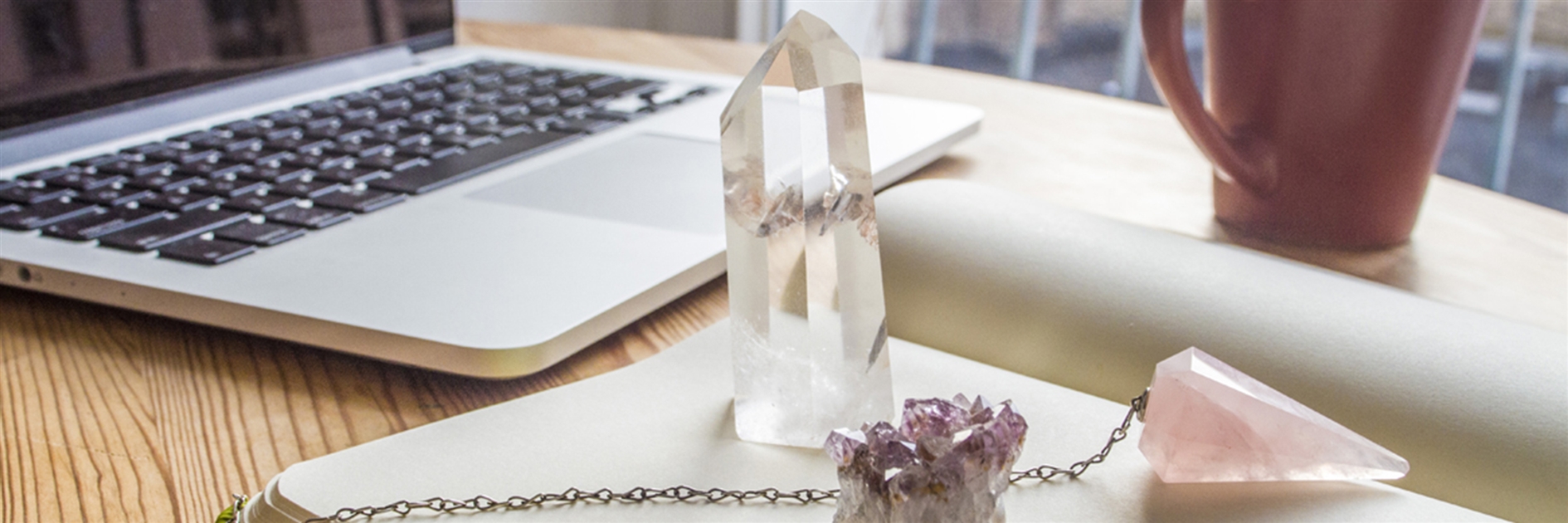 Pendulums, One Hand Rods, Runic Oracles | wholesaler gems & healing stones
